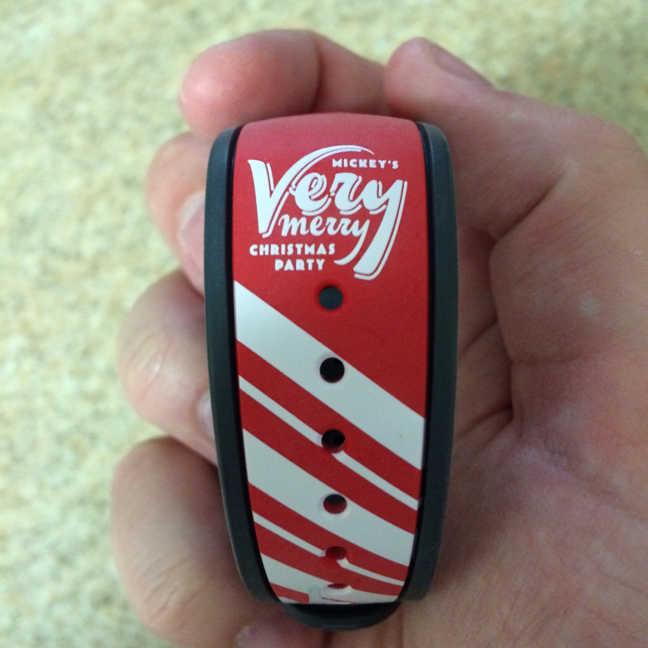 MagicBands in Colors and Characters ~ An Awesome Photo and Video Tour ...