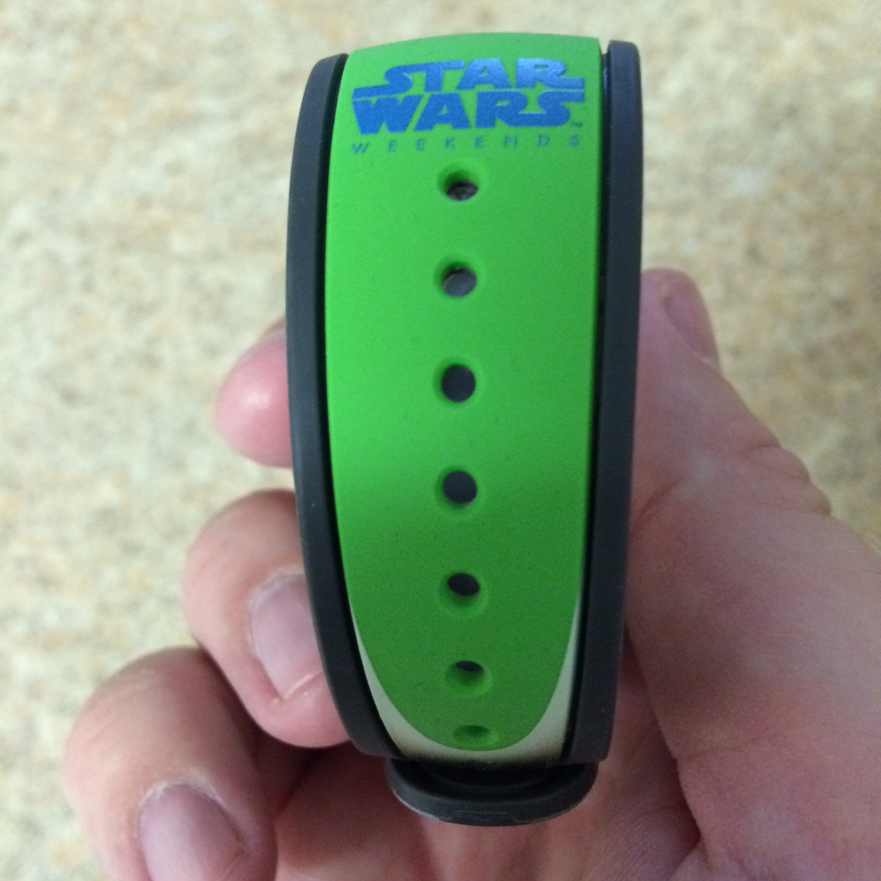 MagicBands in Colors and Characters ~ An Awesome Photo and Video Tour ...
